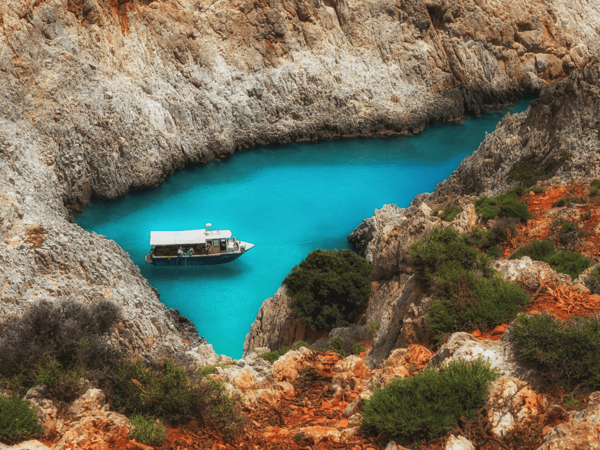 6 Dreamy Greek Islands for Solo Travel [Local Woman’s Picks]